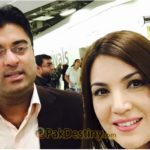 Gharida Farooqi getting physical with security person - PakDestiny