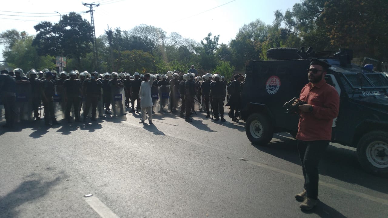 PTI workers strong resistance in videos and pictures - PMLN can't call ...