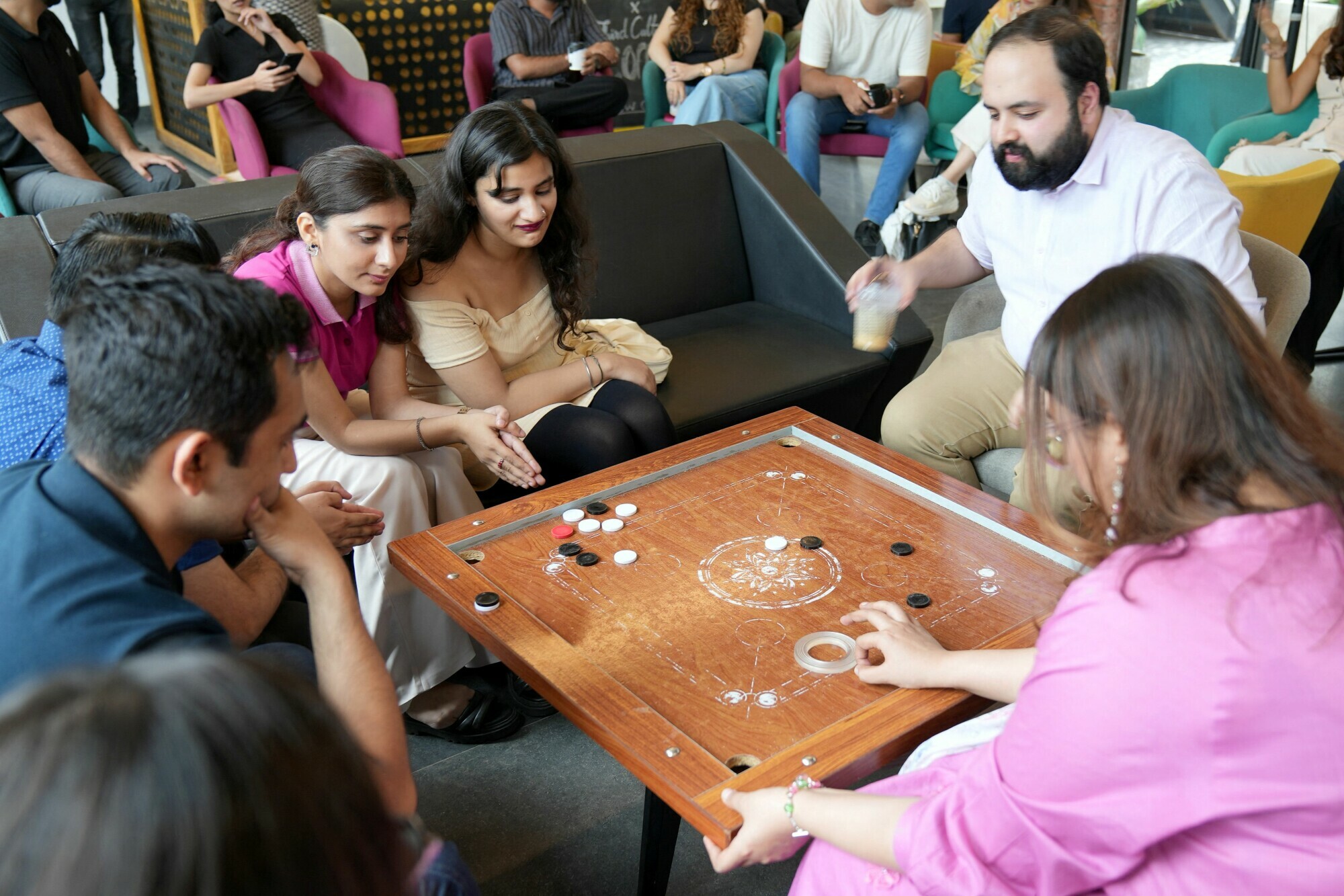 Many Pakistan singles gathered in Lahore to see potential marriage ...